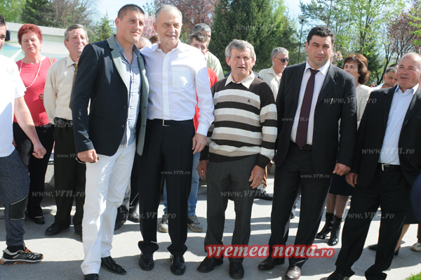 La Vaslui, Geoanã alãturi de "interlopul" Mosailov (foto) - Vremea noua ...