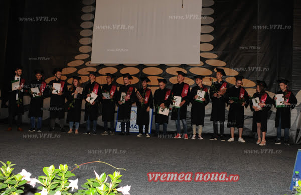 Cursul festiv al absolventilor de la Colegiul Economic “Anghel Ruginã ...
