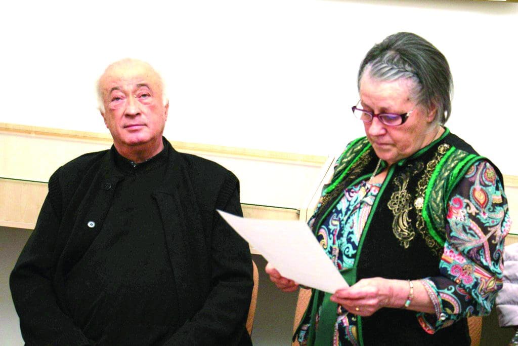 La Centrul „Mihai Eminescu", poetul-preot Marcel Miron a încântat ...