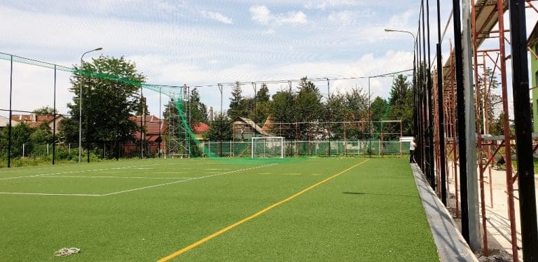 Liber la terenul de sport din curtea scolii - Vremea noua - Liderul ...