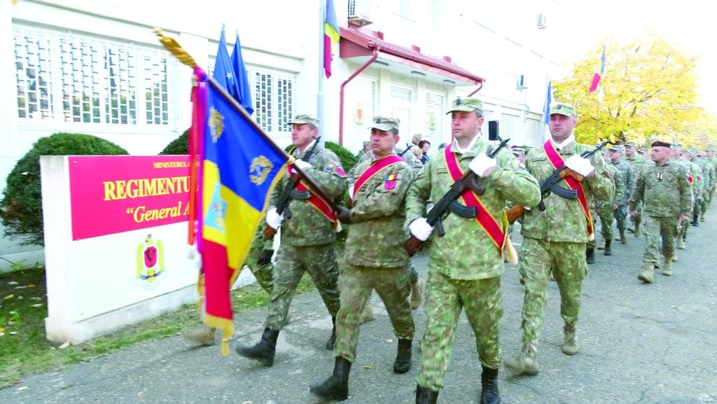 Regimentul 52 Artilerie din Bârlad, decorat de presedintele tãrii ...